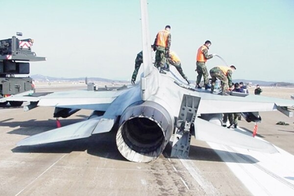 한국형 KF-16C 전투기 , 양평군 양동면 야산 추락, 조종사 비상탈출 목숨구해